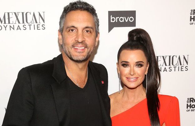 Real Housewives Of Beverly Hills Star Kyle Richards Husband Mauricio