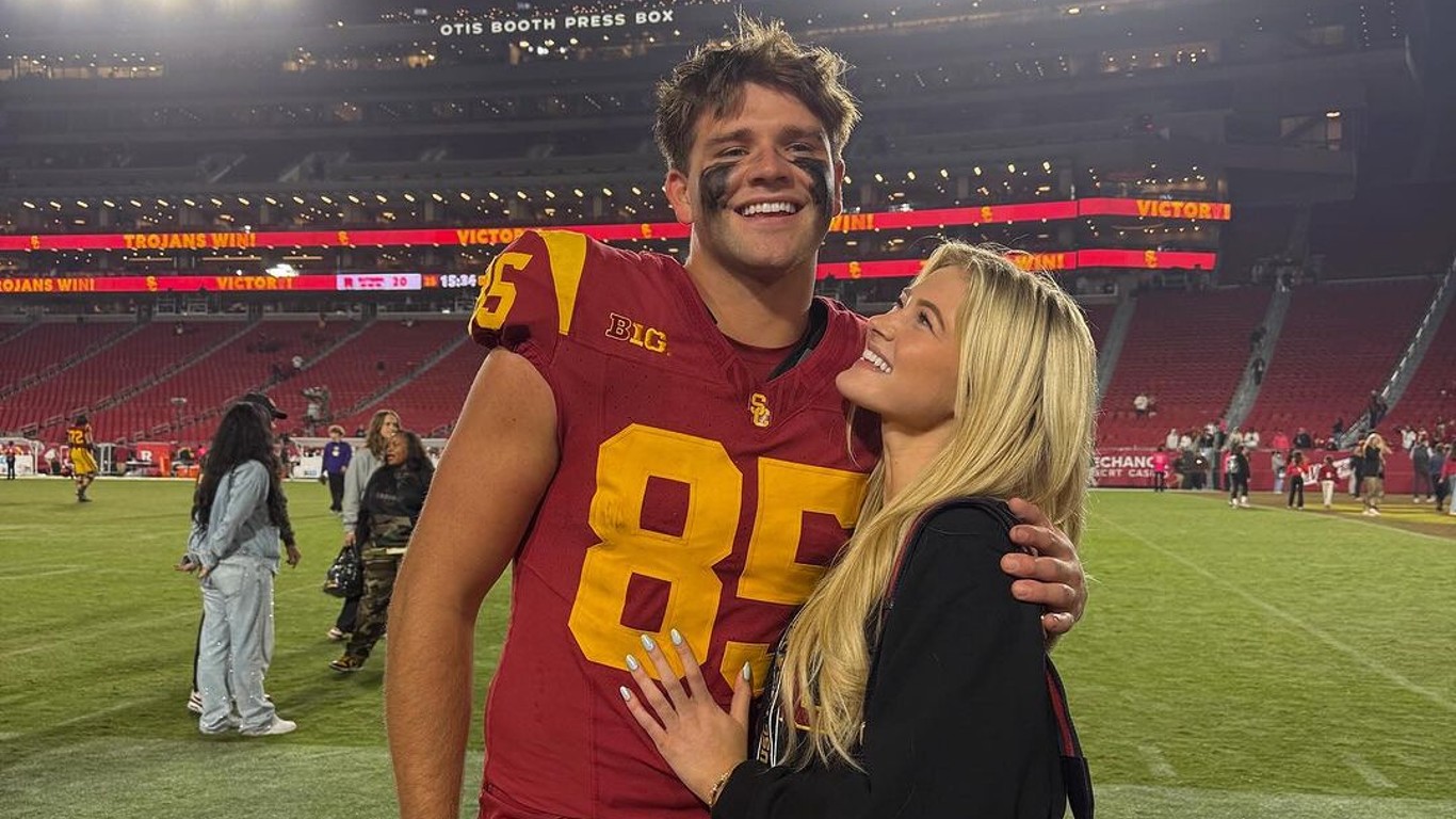 DWTS Pro Rylee Arnold Dating College Football Star Walker Lyons ...