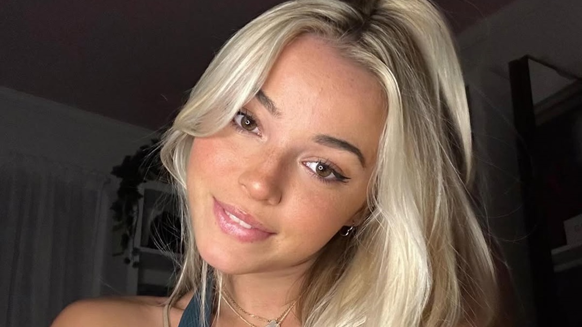 Livvy Dunne Rings in Festive Season With Cold Plunge in Skimpy Red ...