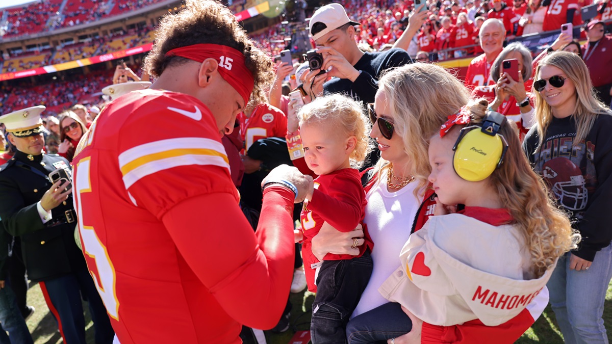 Brittany & Patrick Mahomes' Daughter Is 'Proud' To Have Her Sister's ...