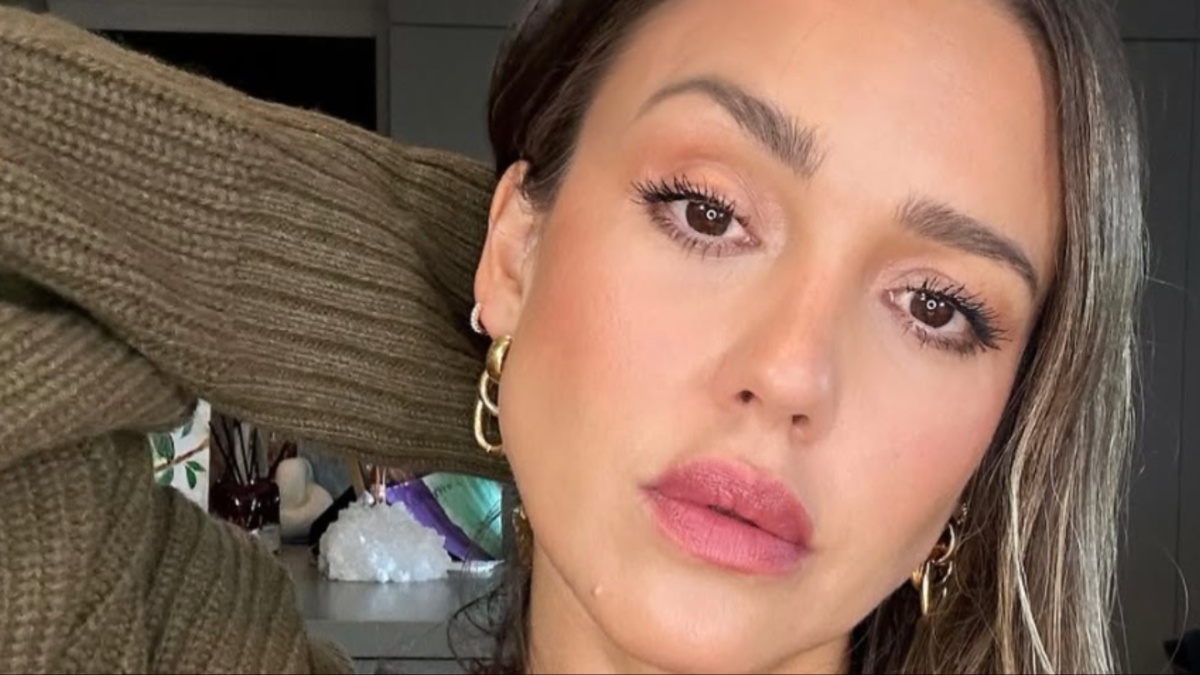 Jessica Alba Looks Elegant in Sheer Floral Gown at Discobolo Awards in ...