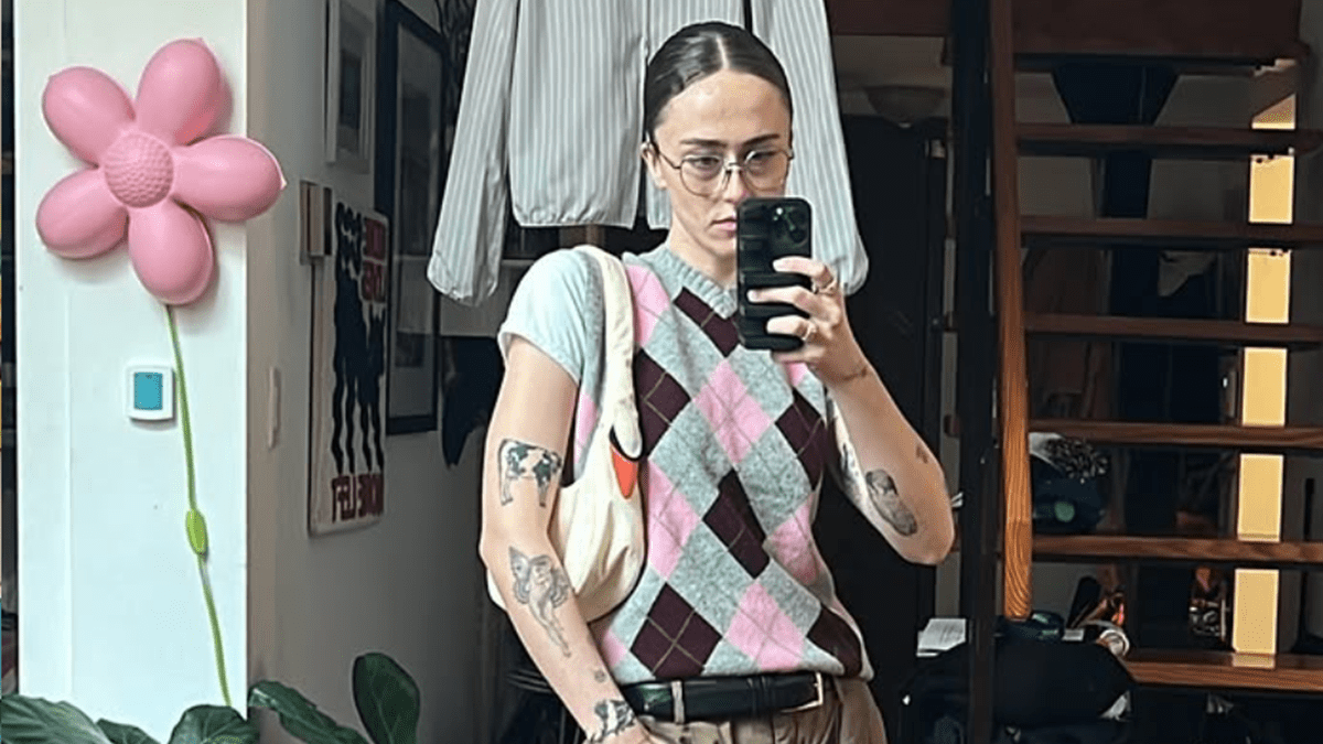 Kamala Harris' Stepdaughter Ella Emhoff Shares Sun-Kissed Photos From ...