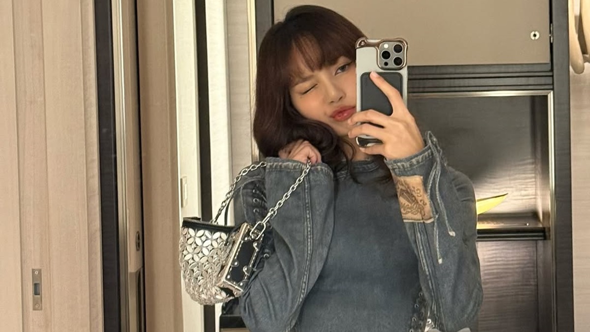 BLACKPINK Rapper Lisa Pulls Off Bedazzled Crop Top Short Shorts for NYE ...
