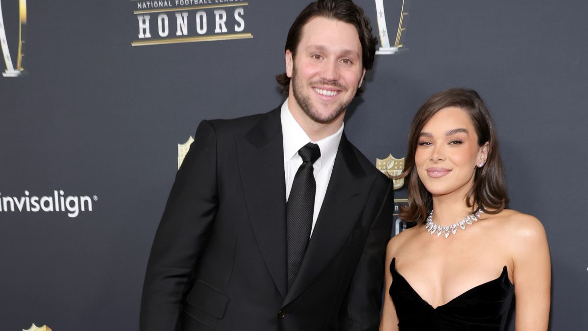 Hailee Steinfeld & Josh Allen Are a Stylish Couple in NFL Photos ...