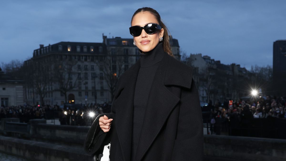 Jessica Alba's Balenciaga Ensemble in PFW Photos Is Truly Elegant ...