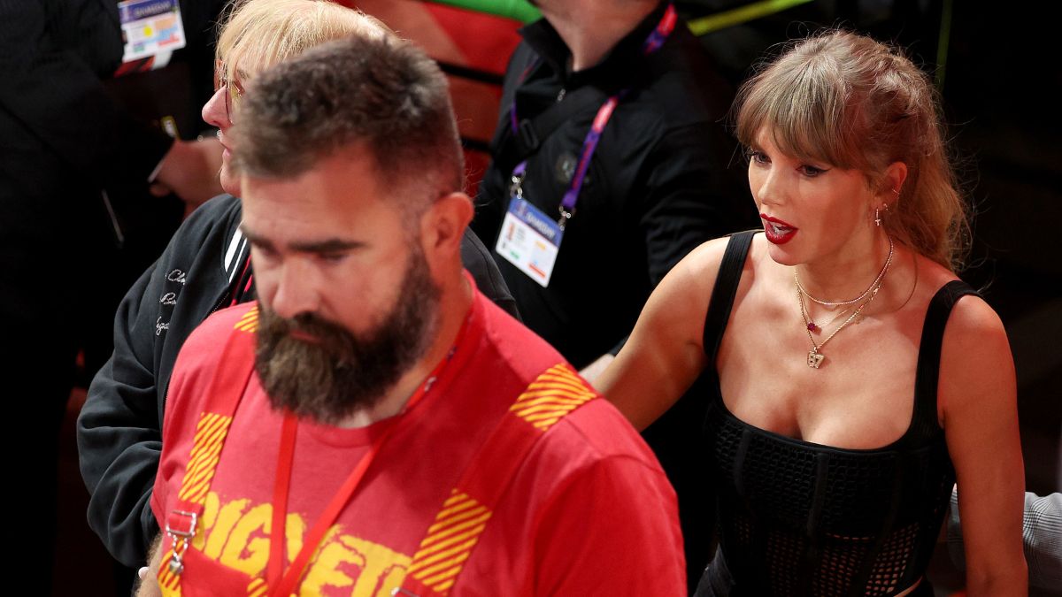 Jason Kelce Details Taylor Swift Meeting His & Kylie's New Baby ...