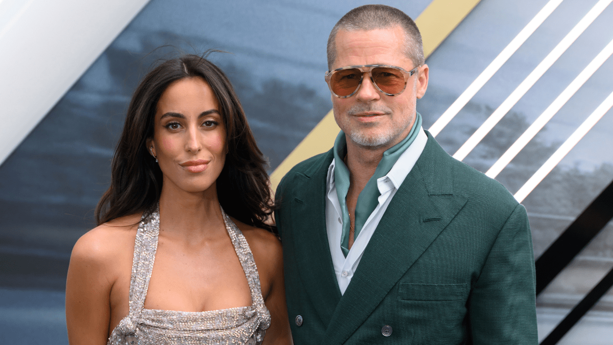 Brad Pitt’s Girlfriend Wanted To Avoid 'One of Those Girls' Image at ...
