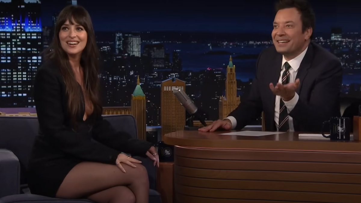 Dakota Johnson Reacts to Near-Wardrobe Malfunction on Jimmy Fallon’s ...