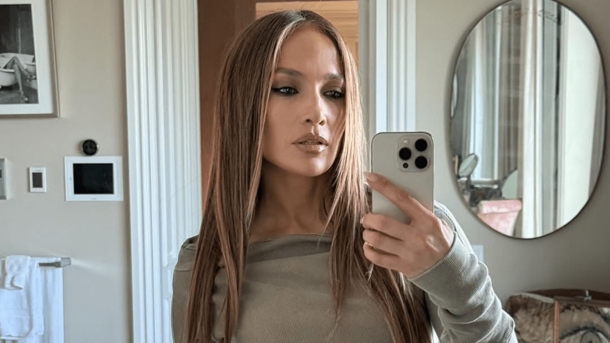 Jennifer Lopez 'Getting Close' With Her Backup Dancer, Says 'Source ...