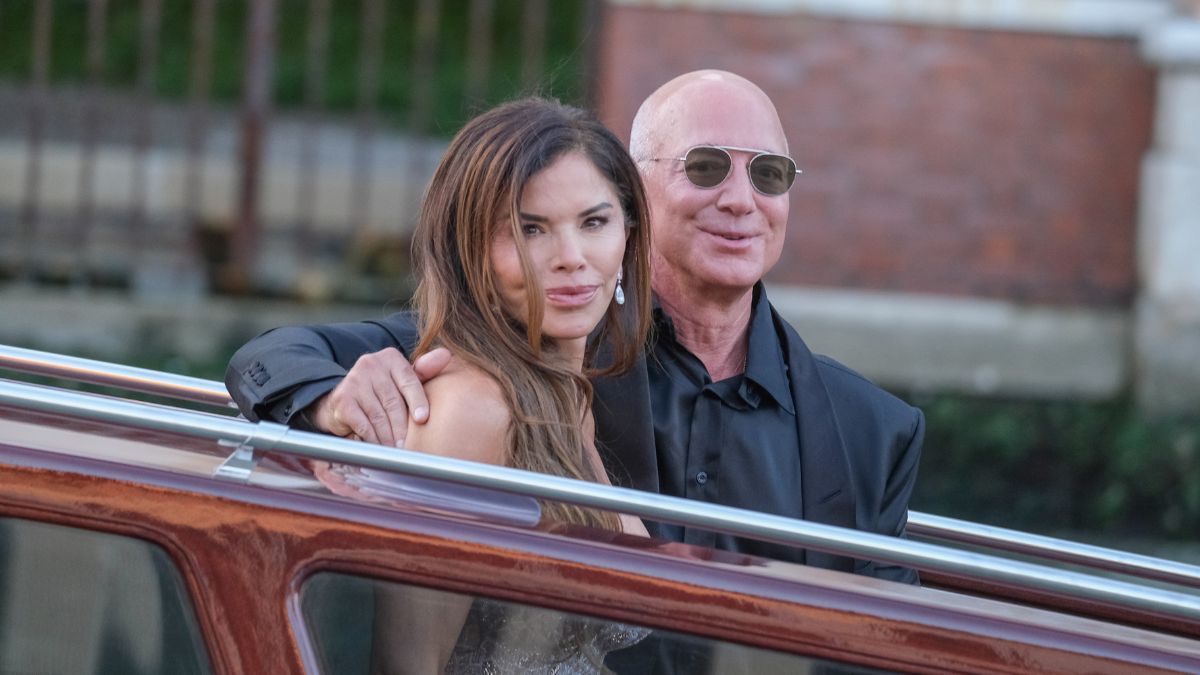 Jeff Bezos Rejected Jennifer Lopez & Ben Affleck’s House Because It Was ...