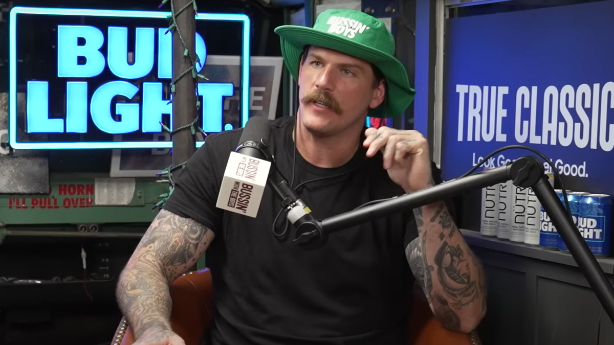 Travis Kelce ‘Doesn’t Want His Meat on Page 6’ Amid Paparazzi Concerns ...