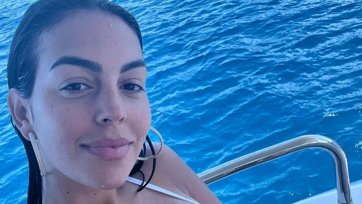 Georgina Rodriguez Stuns In Plunging Beach Fits In First Photos After Georgina Rodriguez Stuns In Plunging Beach Fits In First Photos After