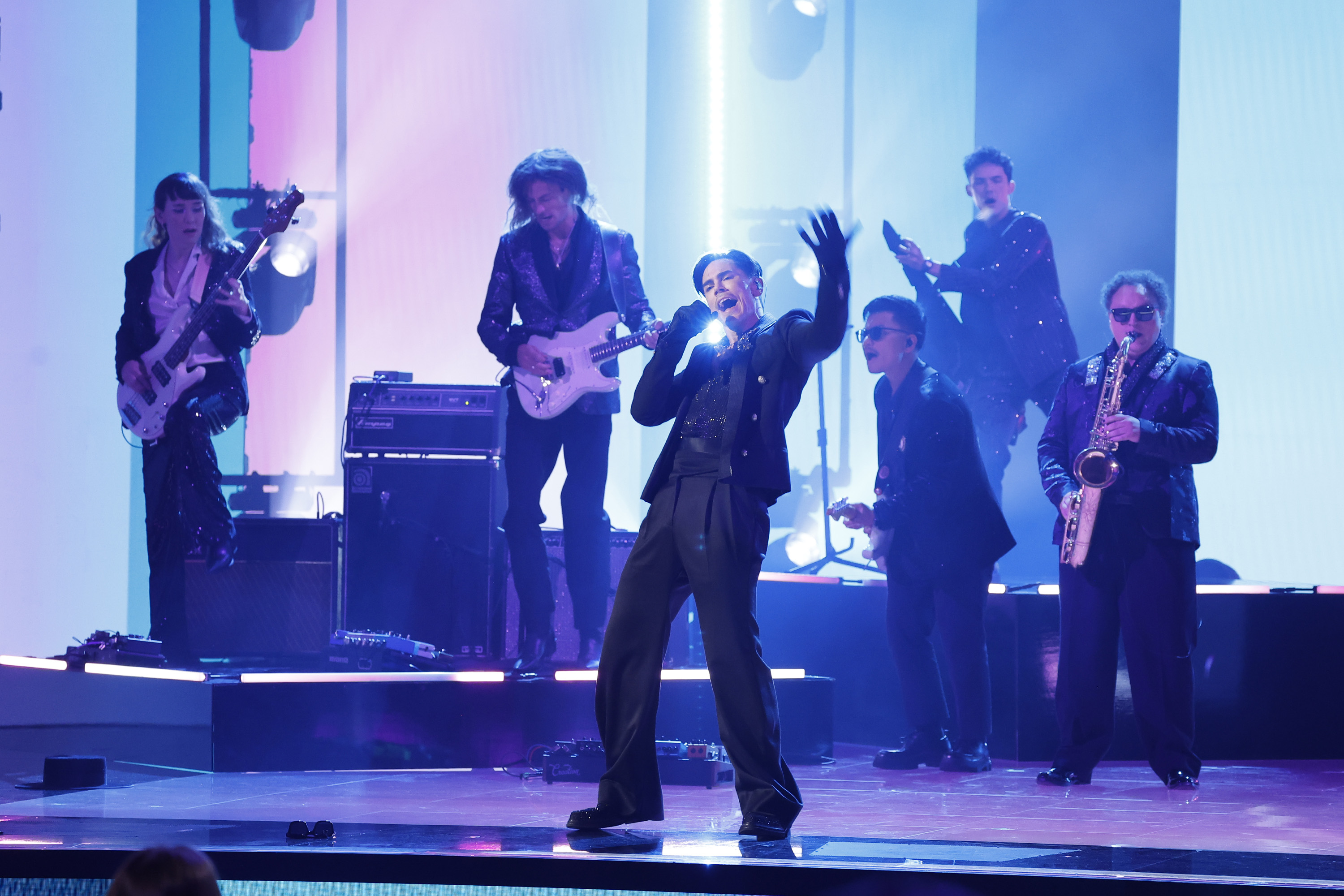 Tom Sandoval and the Most Extras Get a Red Buzzer - Reality Tea