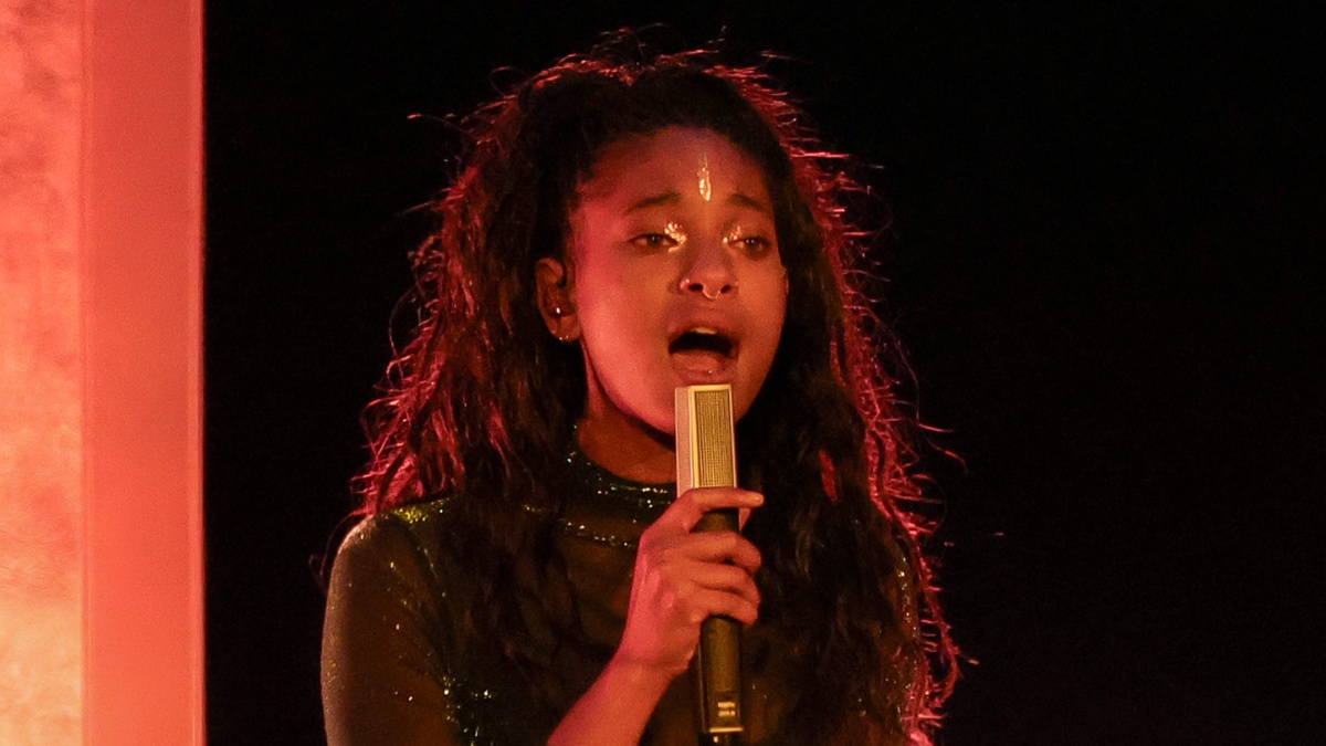 Willow Smith Posts Crying Photo & Talks About 'Eating P-' - Reality Tea