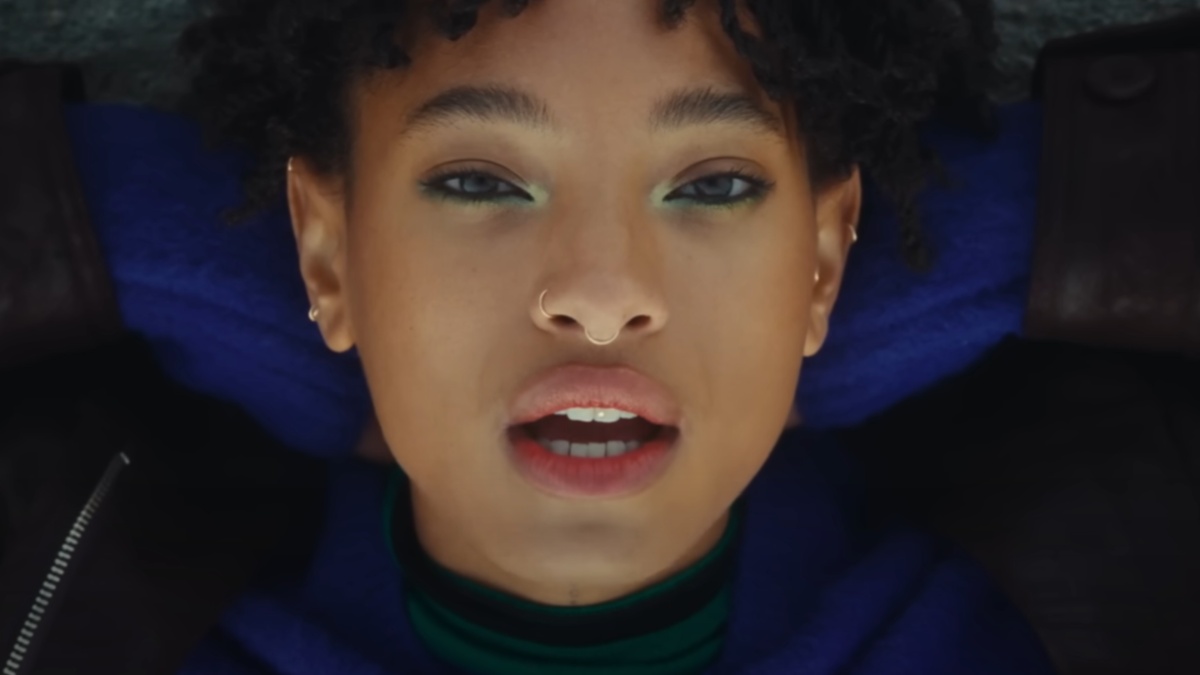 Willow Smith's Crying Photo With 'P-' Comment Has Internet Talking ...