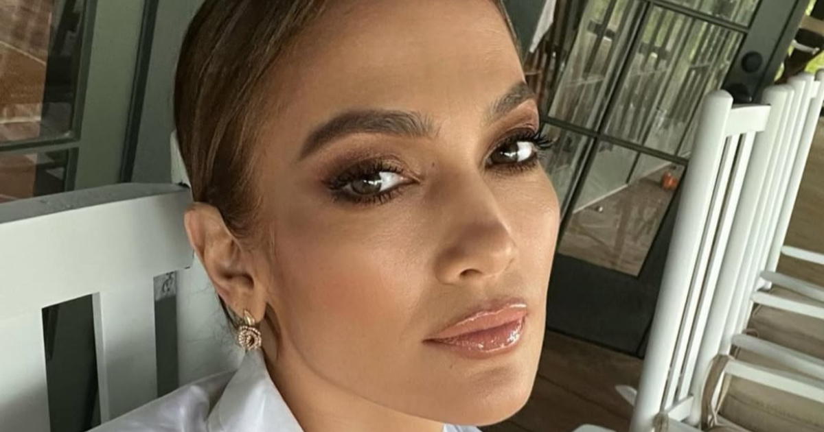Jennifer Lopez Has a Makeup Team That Works Around the Clock, Says ...