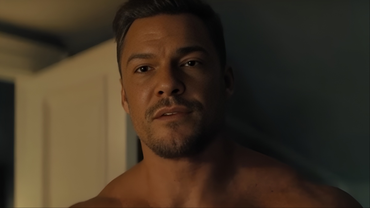 Alan Ritchson Shows off His ‘Grandpa Bod’ With Ripped Abs - Reality Tea