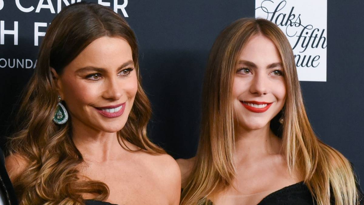 Sofia Vergara Dances With 'Mini Me' in Black Dress With Daring Neckline - Reality Tea