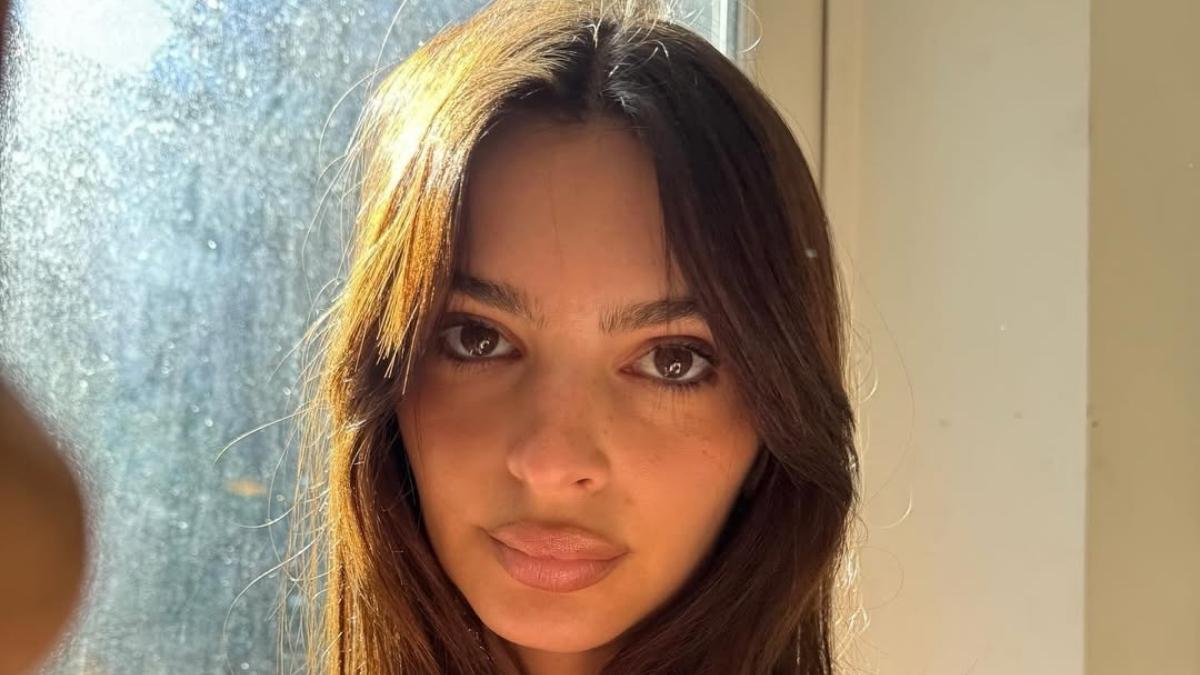 Fans Want More of Emily Ratajkowski After She Shares Lingerie Photos ...