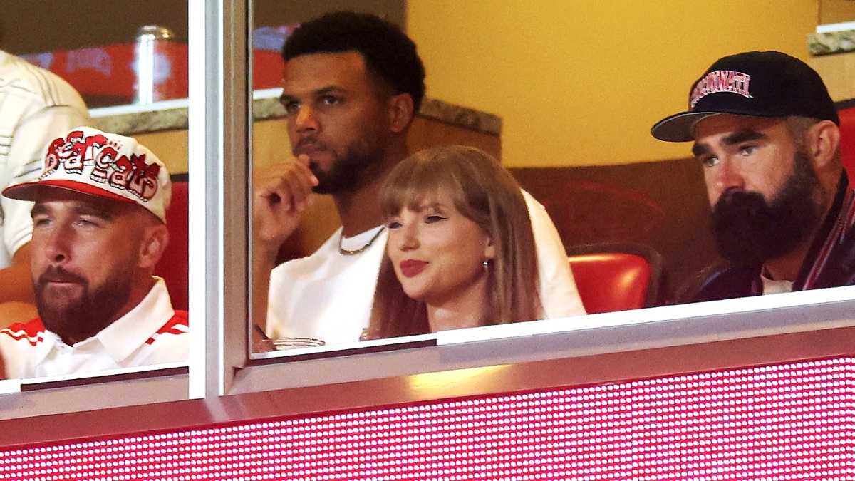 Jason Kelce 'Hopes' To Be Best Man in Travis Kelce & Taylor Swift ...