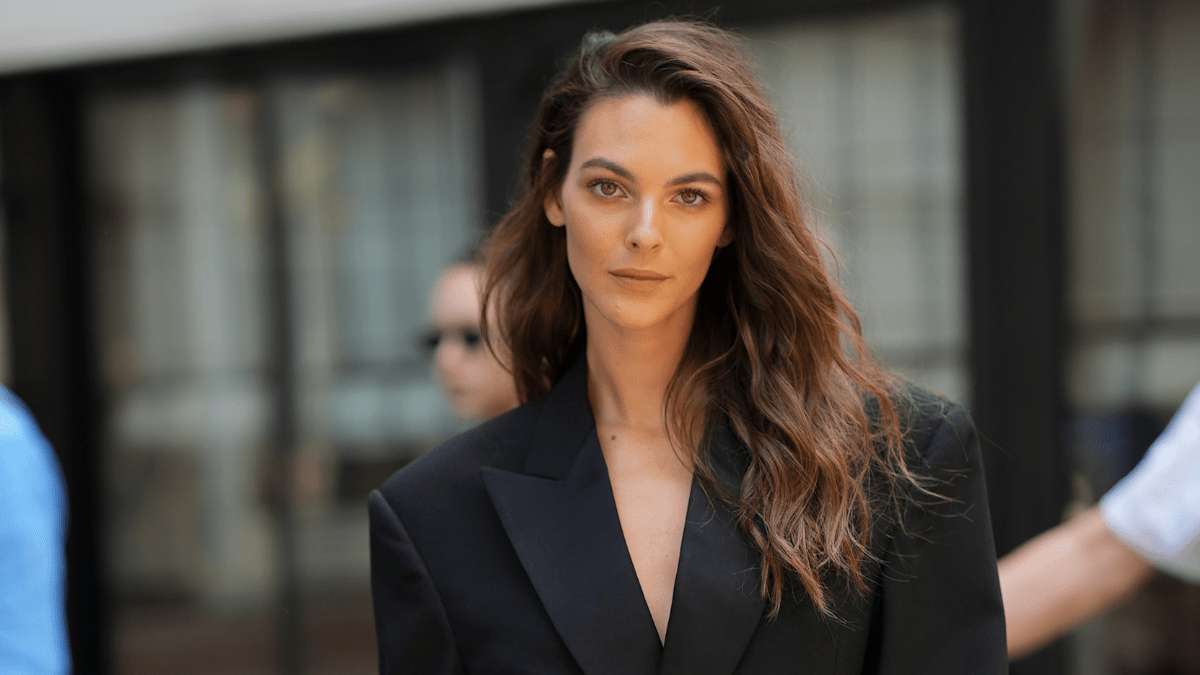 Leonardo DiCaprio's Girlfriend Is Fearless & Gorgeous in New Magazine ...