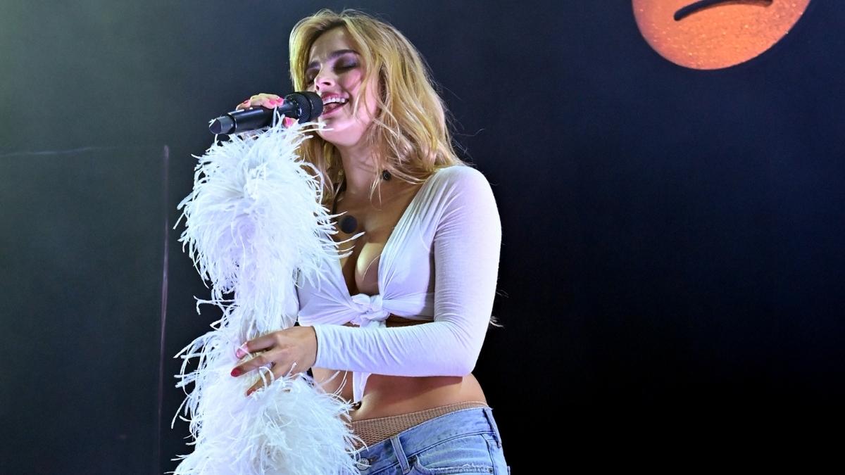 Photos: Addison Rae’s ‘Pre-Show Ritual’ Have Fans Calling It ‘Icon ...