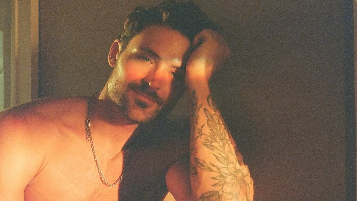 Dylan Efron’s New Shirtless Photo Has Fans Proposing - Reality Tea