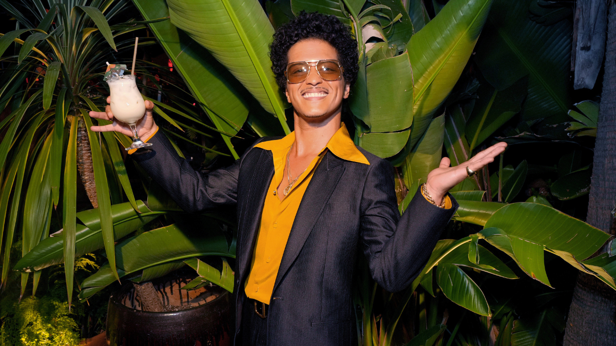 Fans Call Bruno Mars 'Old Man' as He Turns 40 - Reality Tea