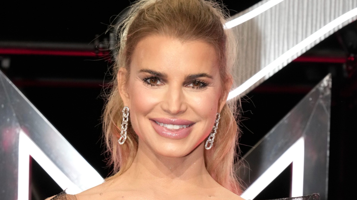 Jessica Simpson Turns Heads in Black Lingerie Look - Reality Tea