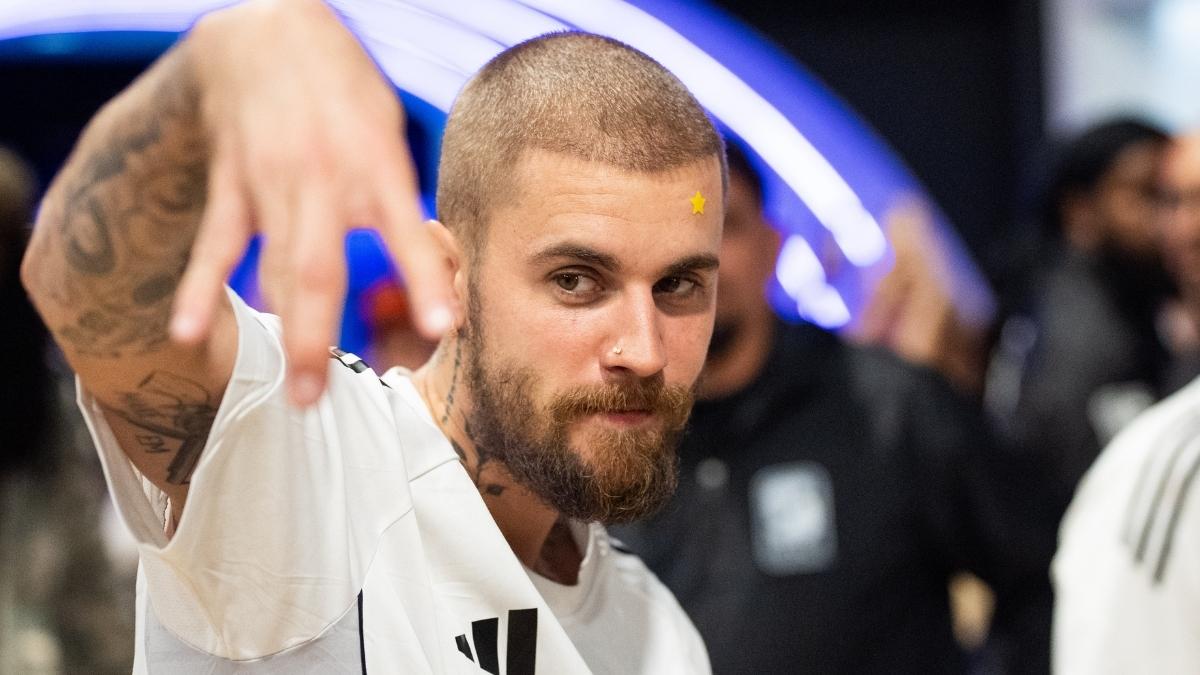 Justin Bieber Showcases Tattoos While Skating With No Shirt - Reality Tea