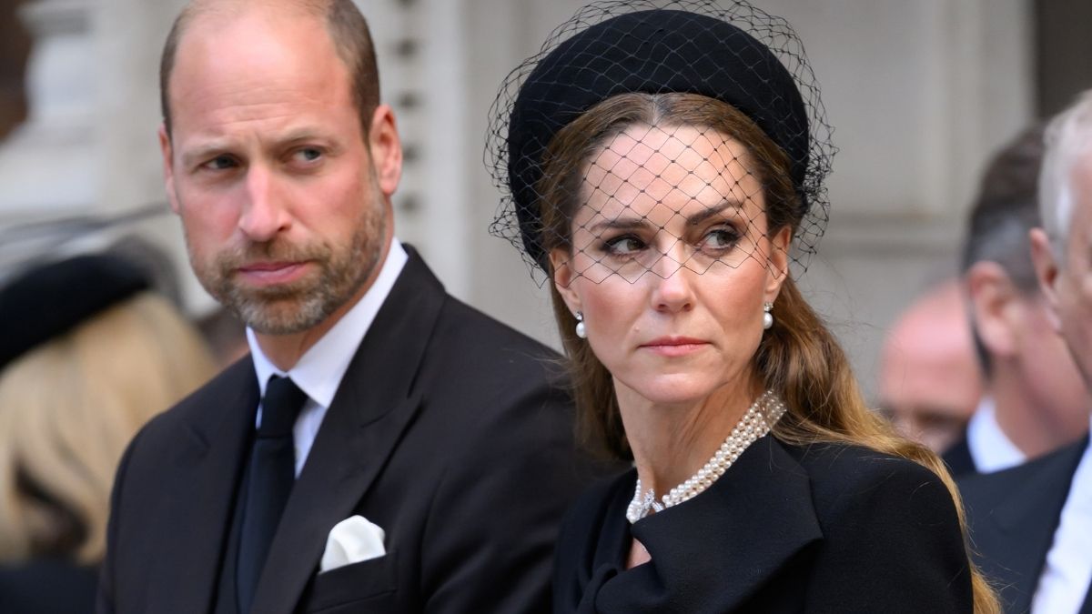 Prince William & Kate Middleton Want ‘Distance’ From Prince Andrew ...