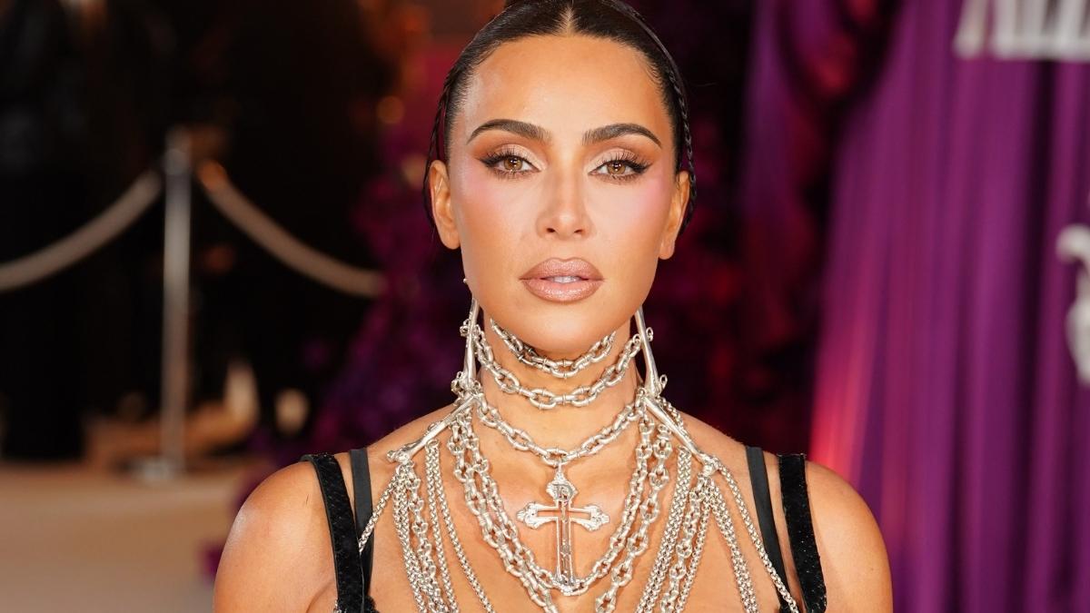 Kim Kardashian Shocks Fans With Sleek Pixie Cut Transformation ...