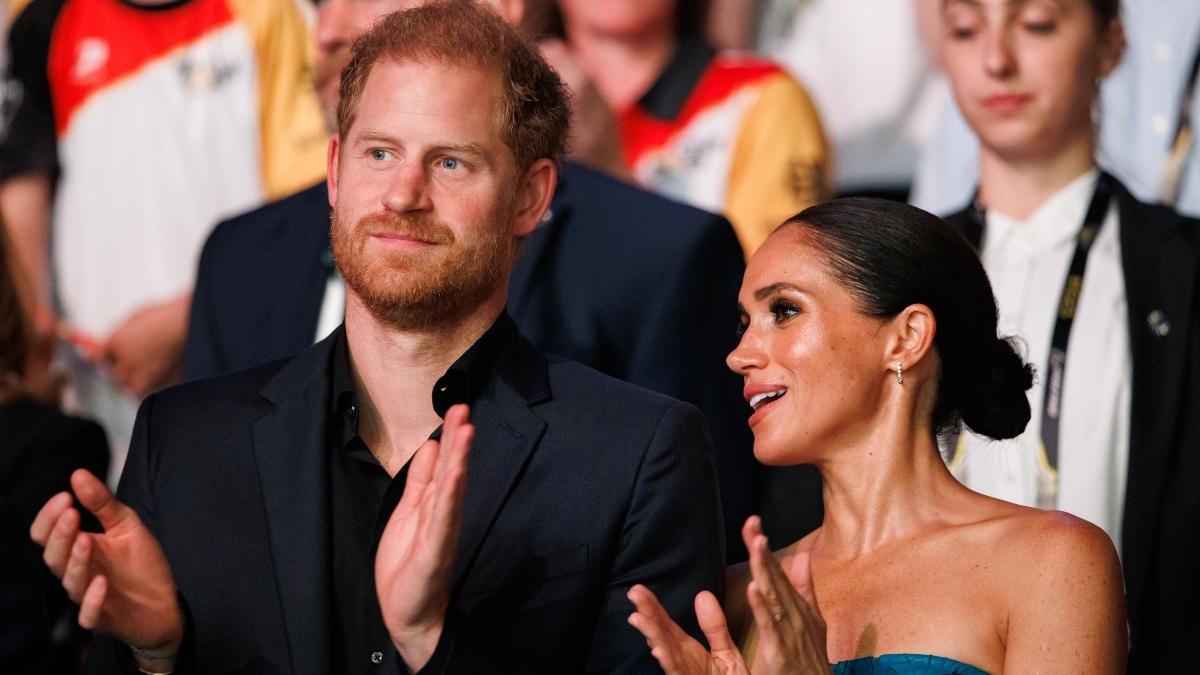 Prince Harry's Expression Changed After Meghan Markle's Instruction in ...