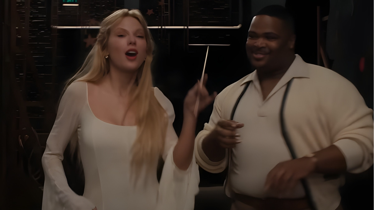 Travis Kelce Praises Fiancée Taylor Swift’s Backup Dancer in Her New MV ...