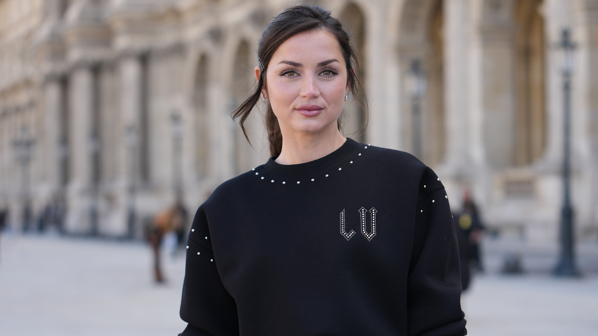 Ana de Armas Spotted Makeup-Free in Workout Gear in Los Angeles ...