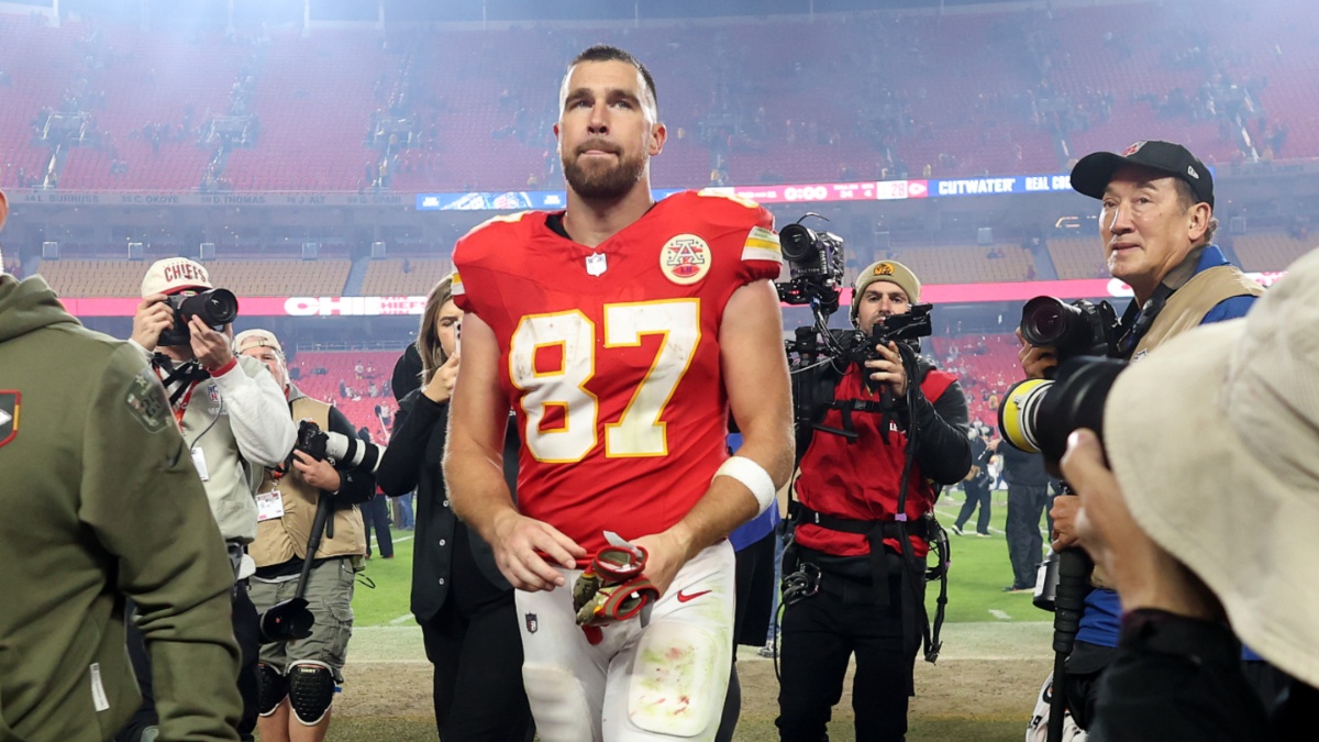 Travis Kelce’s Reaction During Anthem Has Fans Talking - Reality Tea