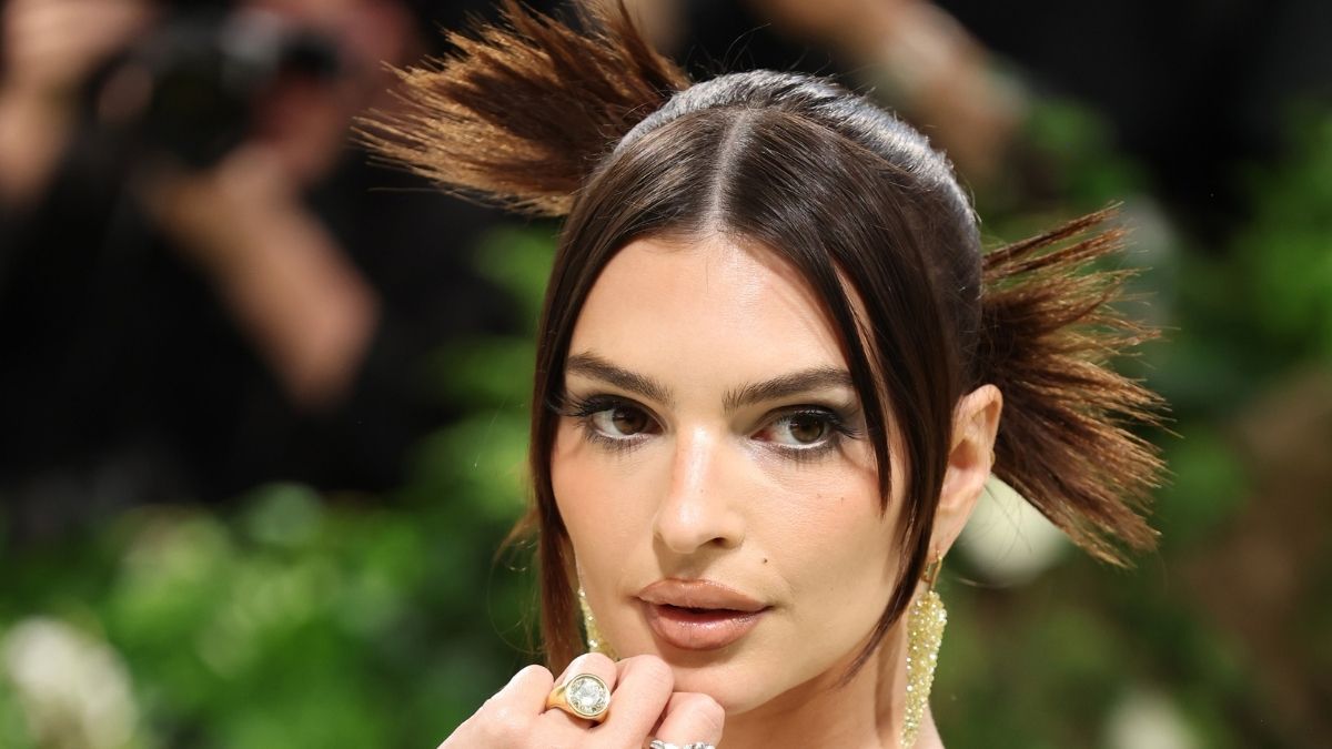 Photos: Emily Ratajkowski in Lace Lingerie Is Unabashedly Bold ...