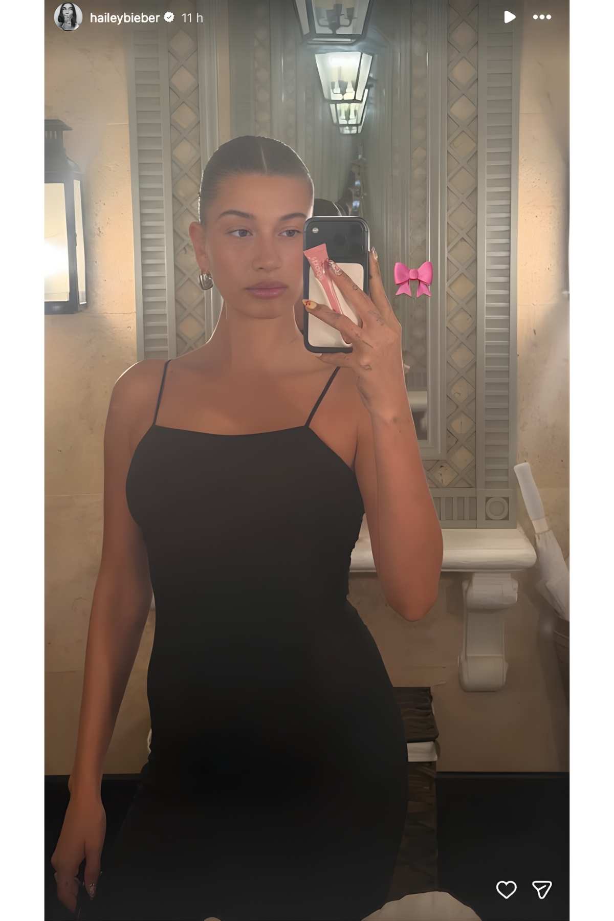 Hailey Bieber Staying True to Herself in Mirror Selfie - Reality Tea