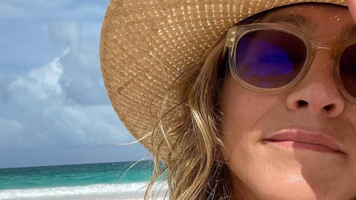 Jennifer Aniston Poses in Briefs & Swimsuit for Elle Photos - Reality Tea