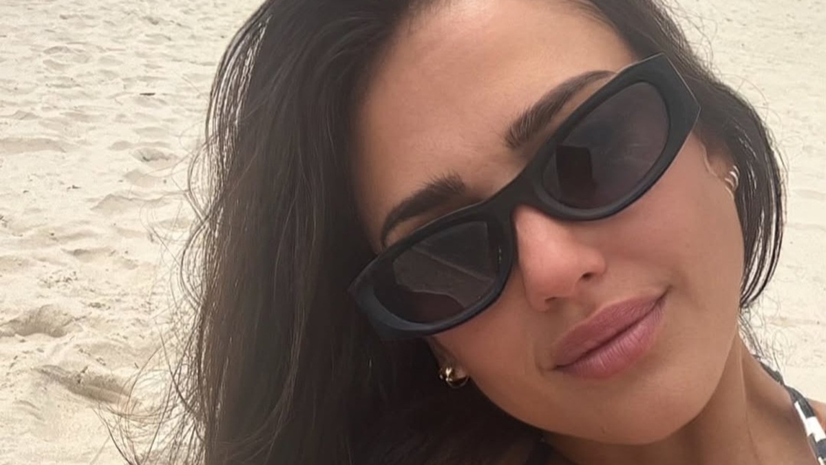 Jessica Alba's Bikini Selfie Deserves Your Attention - Reality Tea