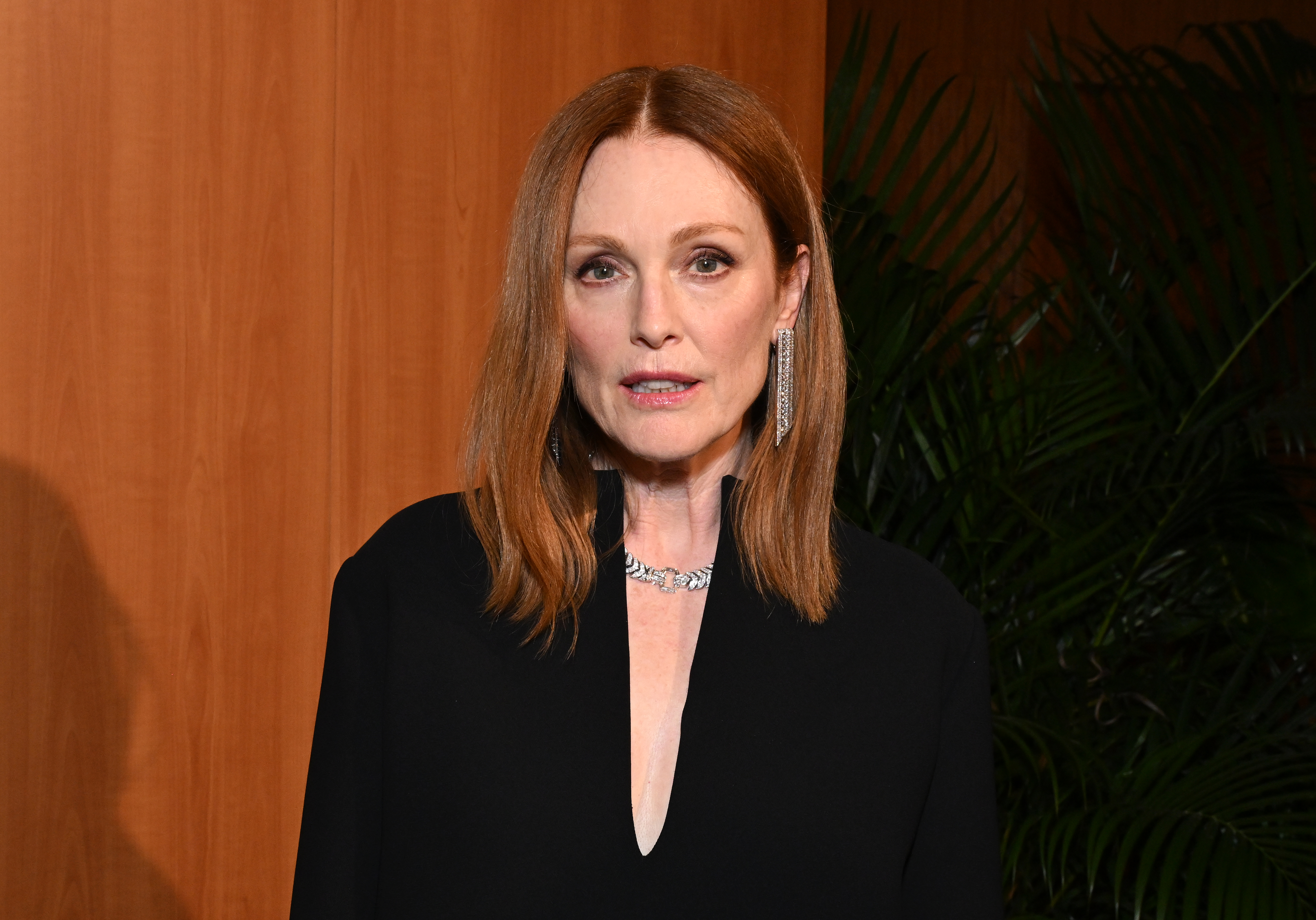 Julianne Moore Reveals Important Reason For Walking Backwards In Kelly