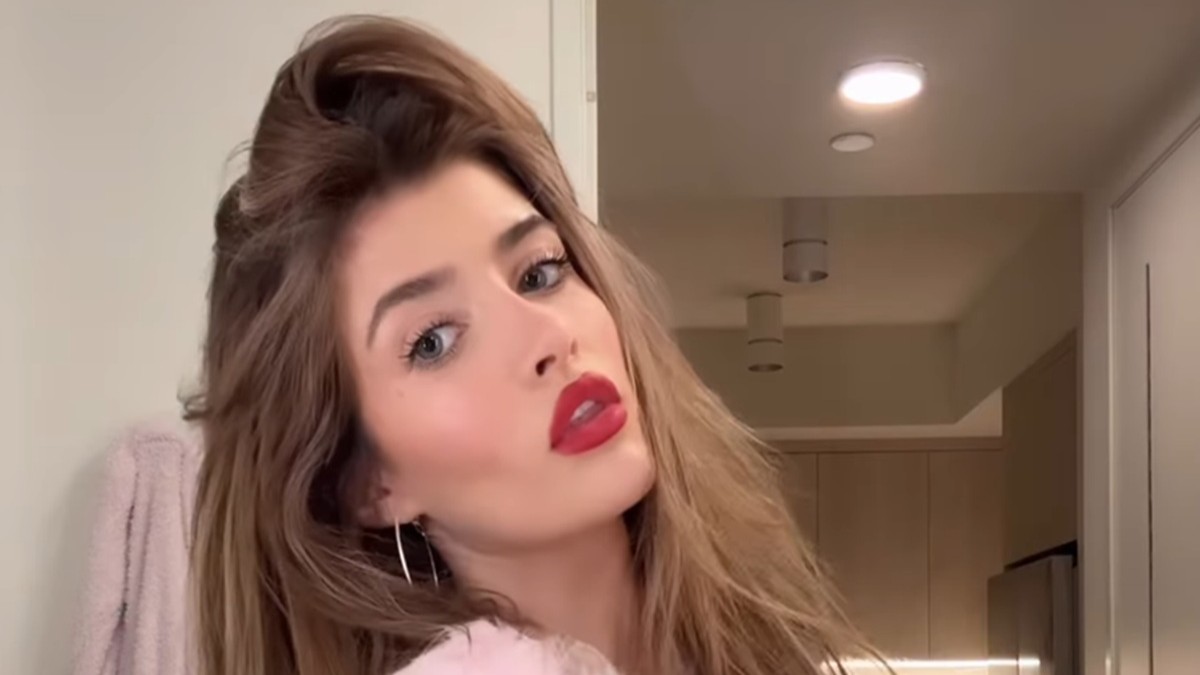 Sami Sheen Turns Heads in Pink Bathrobe Look - Reality Tea