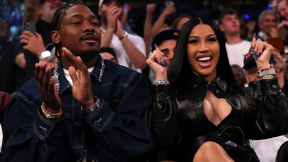 Stefon Diggs’ ‘Belly Rub’ Moment With Pregnant Cardi B Goes Viral ...