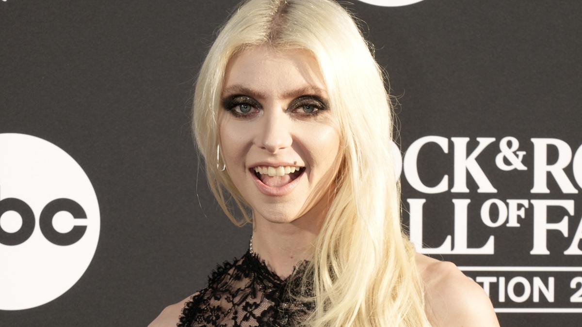 Taylor Momsen's 'Naked Dress' Trend Includes Lace Fit - Reality Tea