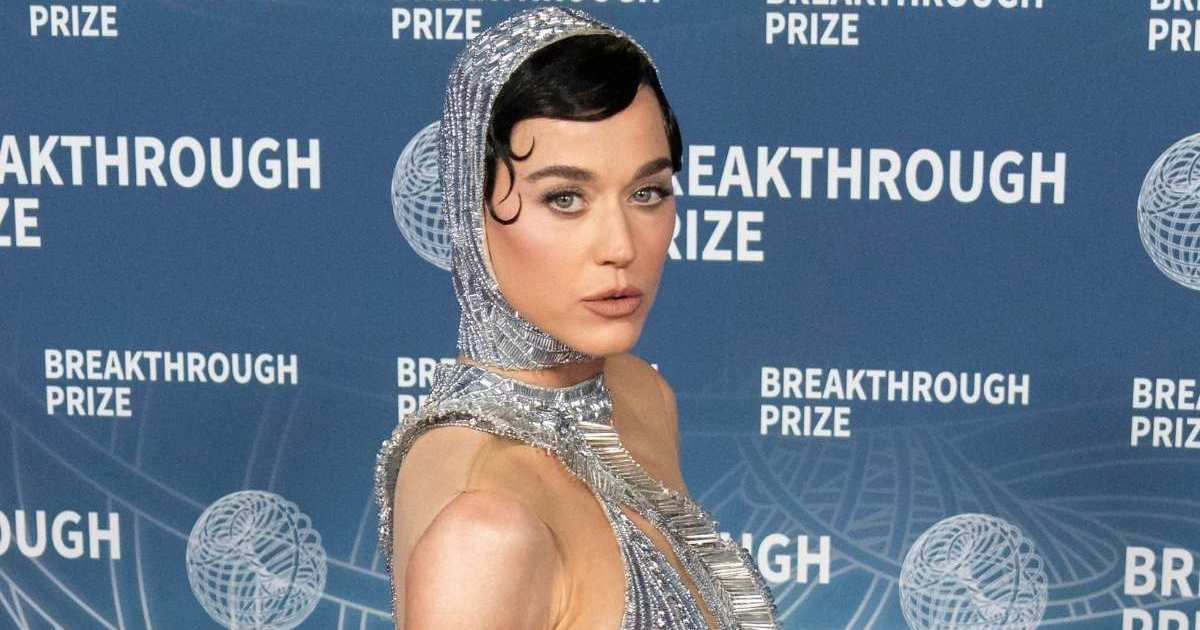 Katy Perry Turns Heads in Strapless Mini-Dress - Reality Tea