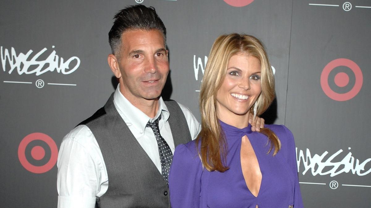 Mossimo Giannulli Sparks Romance Rumors After Lori Loughlin Split ...