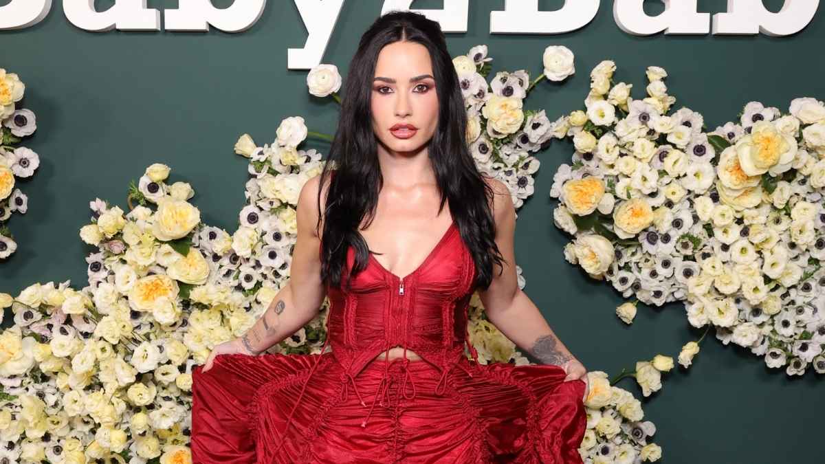 Photo: Demi Lovato's Corset Top Look Is Straight Up 'Hot' - Reality Tea