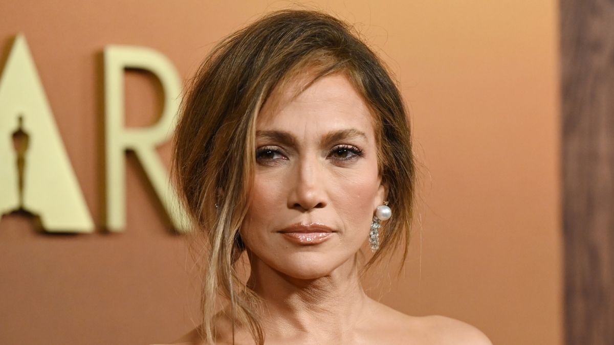 Jennifer Lopez's Workout Fit Is Impossible to Ignore - Reality Tea