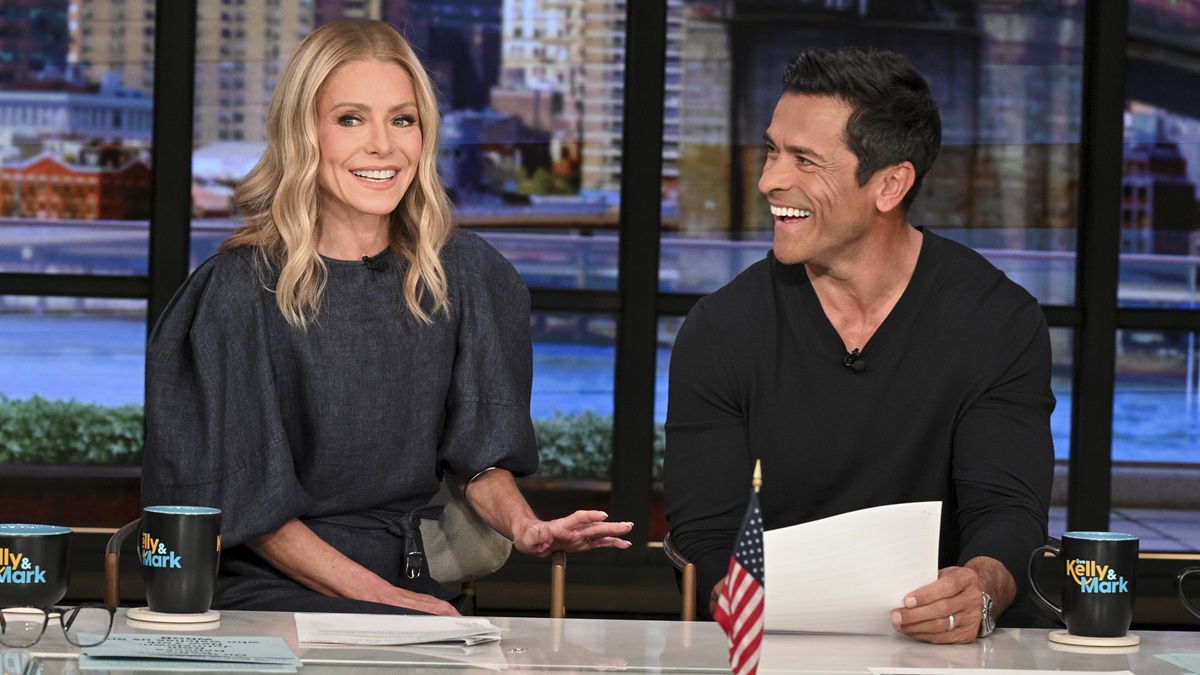 Christmas Frustration Gets Kelly Ripa Swearing on Live TV - Reality Tea