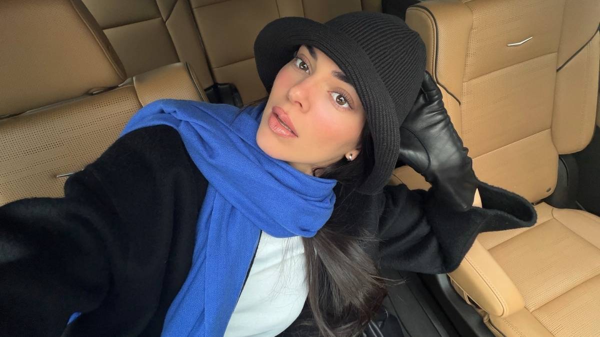 Kendall Jenner's Sheer Tights Only With Jacket Is So Jaw-Dropping ...